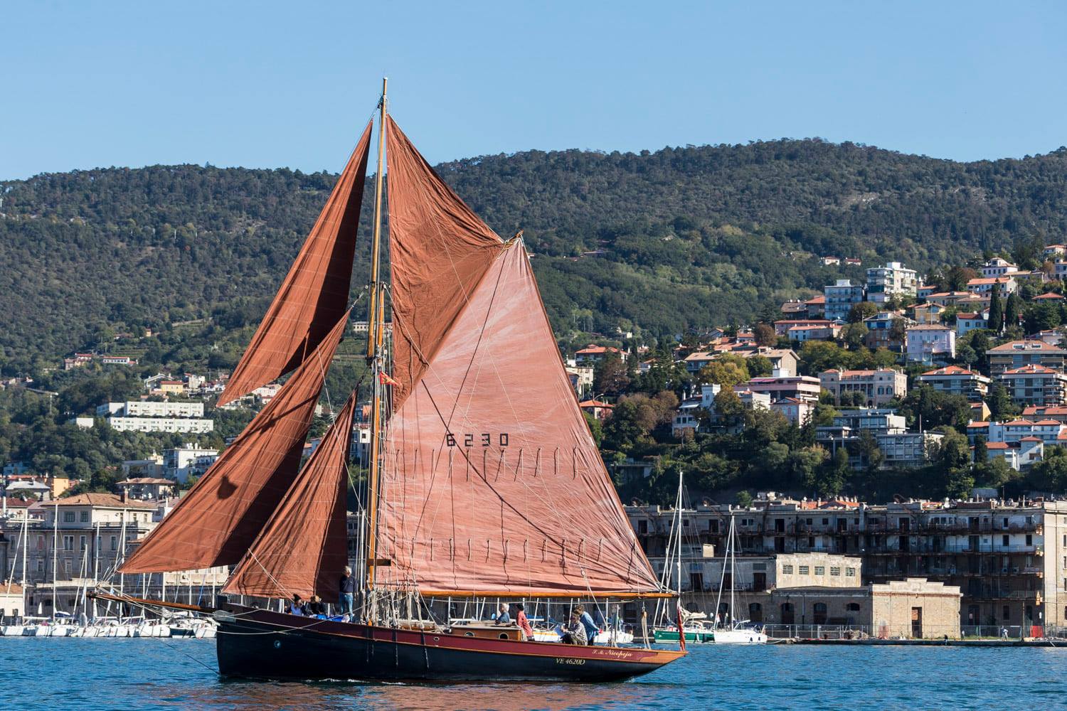 Vintage Boats Storm the Gulf of Trieste - InTrieste