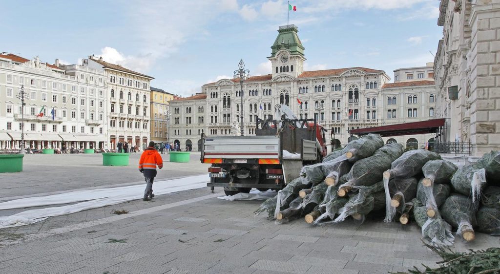 Christmas lights go up in Trieste - InTrieste