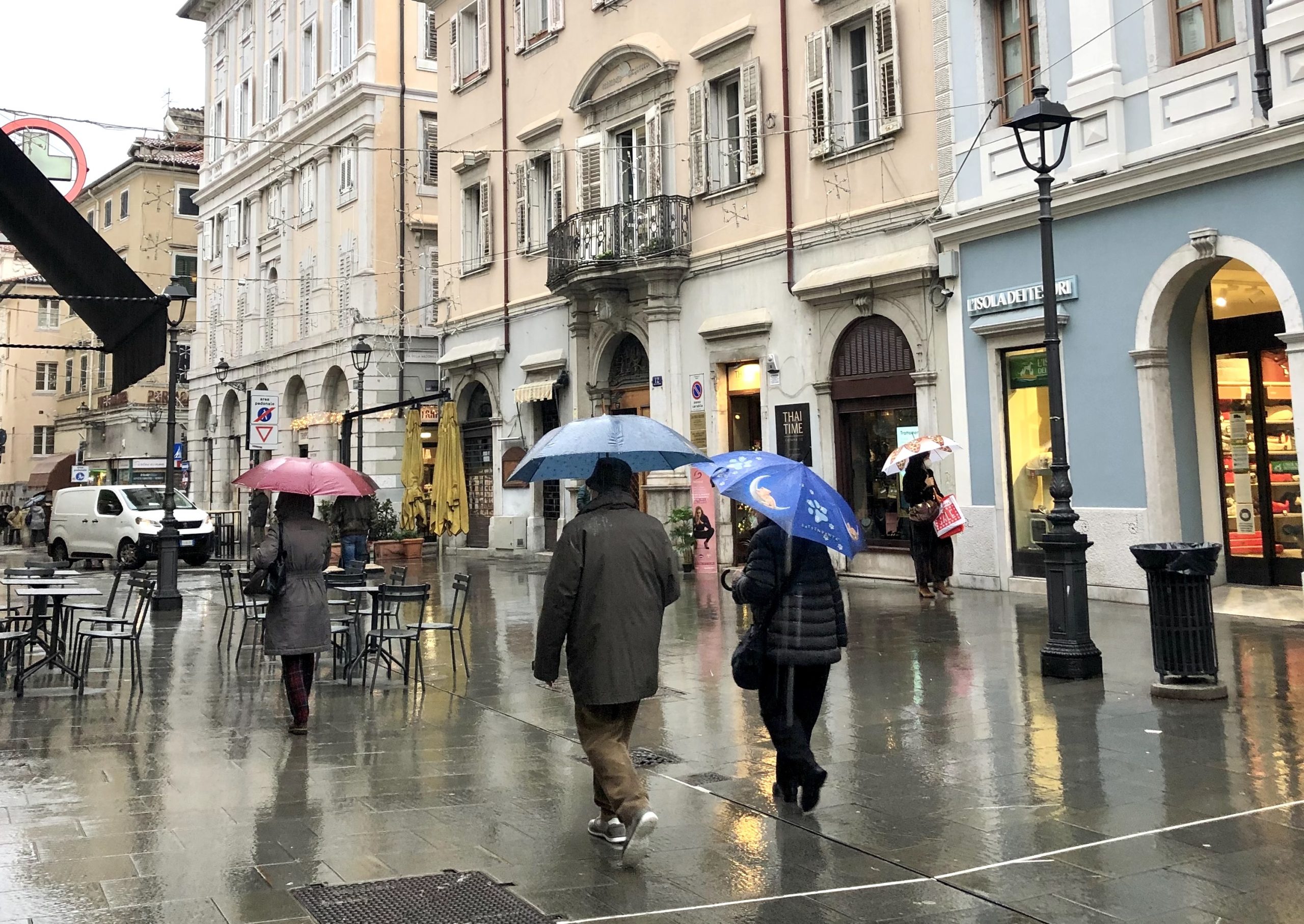 Triestini Brave the Rain for Winter Sales - InTrieste