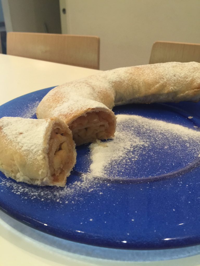 Apple Strudel: Quick and Easy Recipe for a Popular Triestine Dessert ...