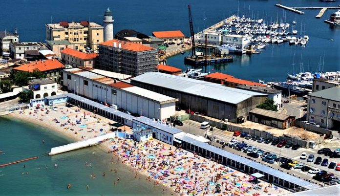 Sunbathing in Piazza Unità: When Trieste Was the World Capital of ...