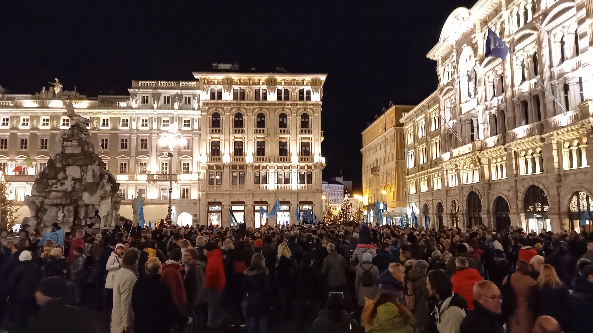 Hundreds in Piazza Unità to Protest Against Cable Car in Trieste ...