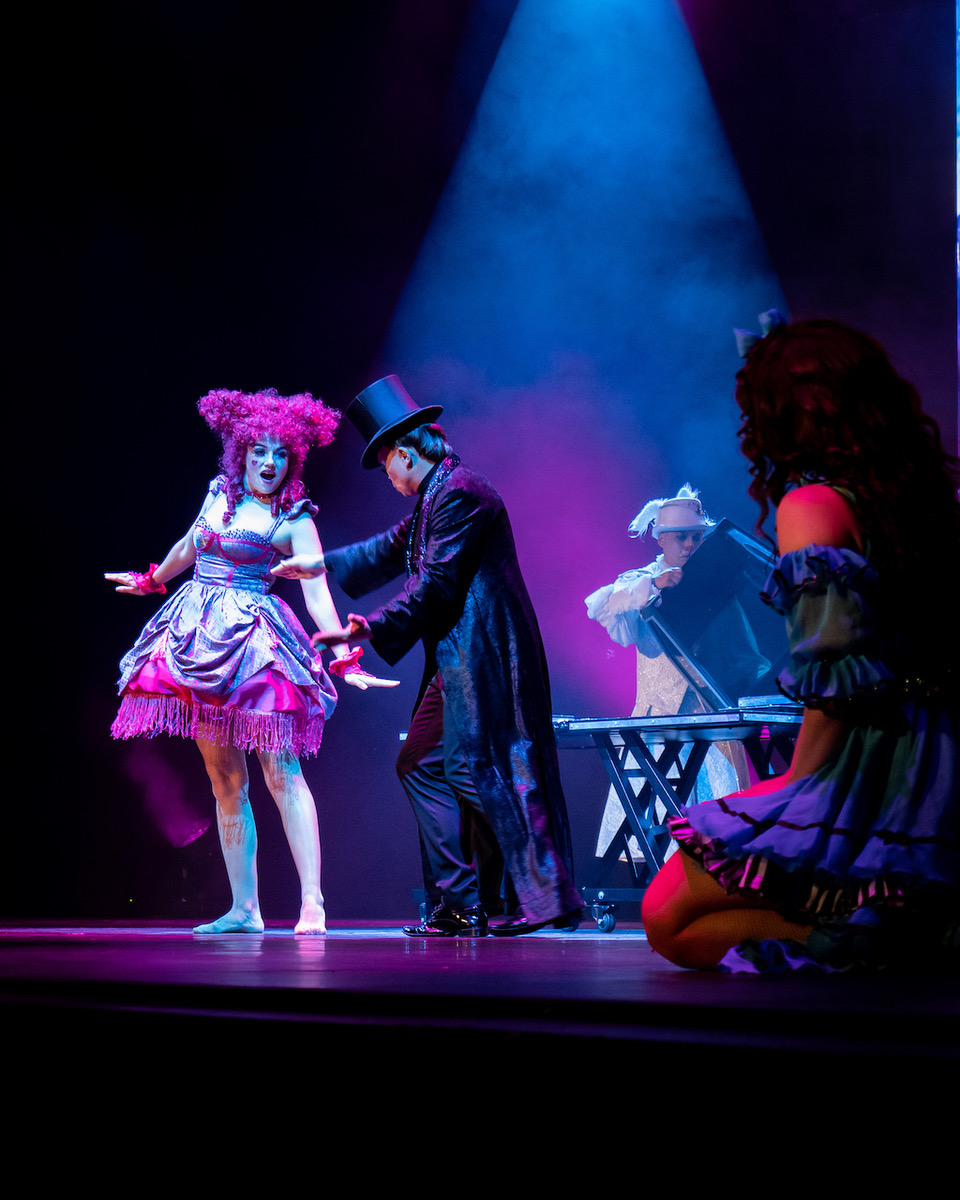 Alice in Wonderland: Circus Extravaganza Returns to Politeama Rossetti ...